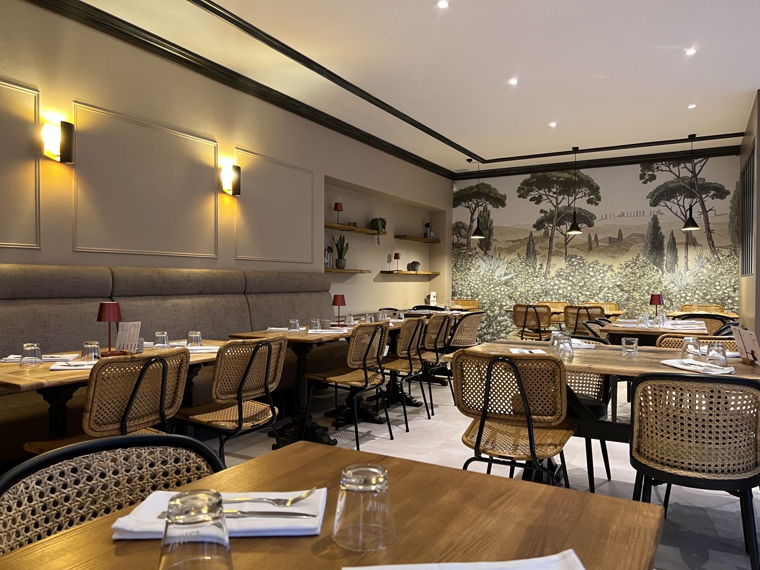 Avant-après : rénovation et design d’un restaurant italien – IDDIY ...